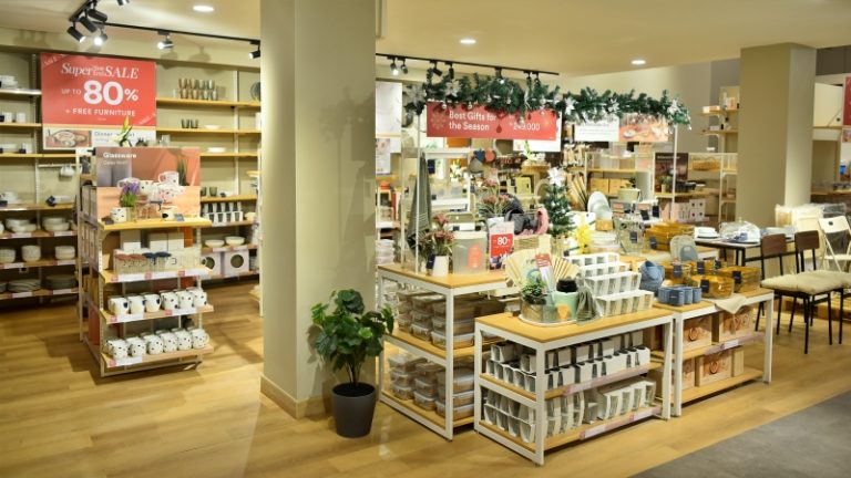 Gerai Dekoruma di Balikpapan Hadirkan Furnitur Premium