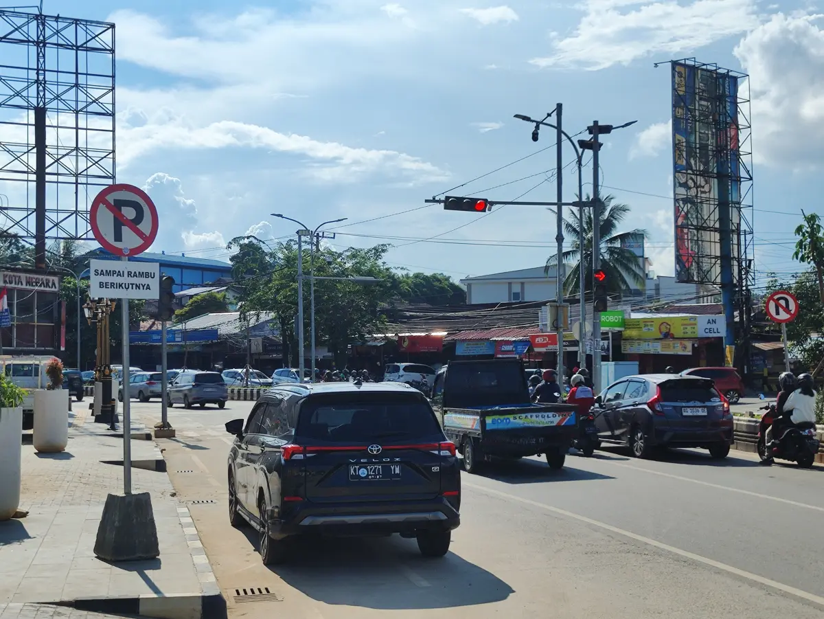 Pengendara Masih Langgar Larangan Parkir Jalan MT Haryono